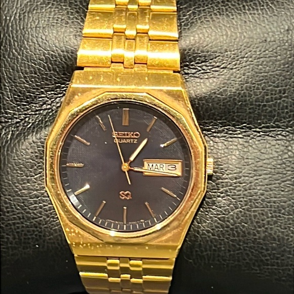 Seiko | Accessories | Seiko Sq Daydate Mens Vintage Gold Tone Watch 8c23659 | Poshmark